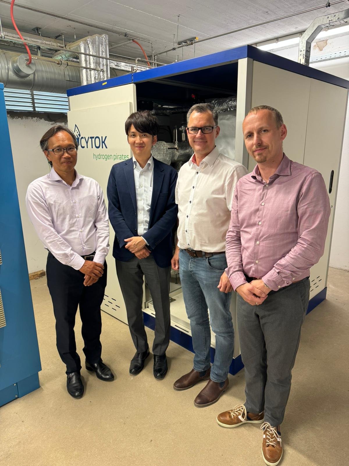 Japanese delegation from our partner GPSS visits our power-to-gas plant ...